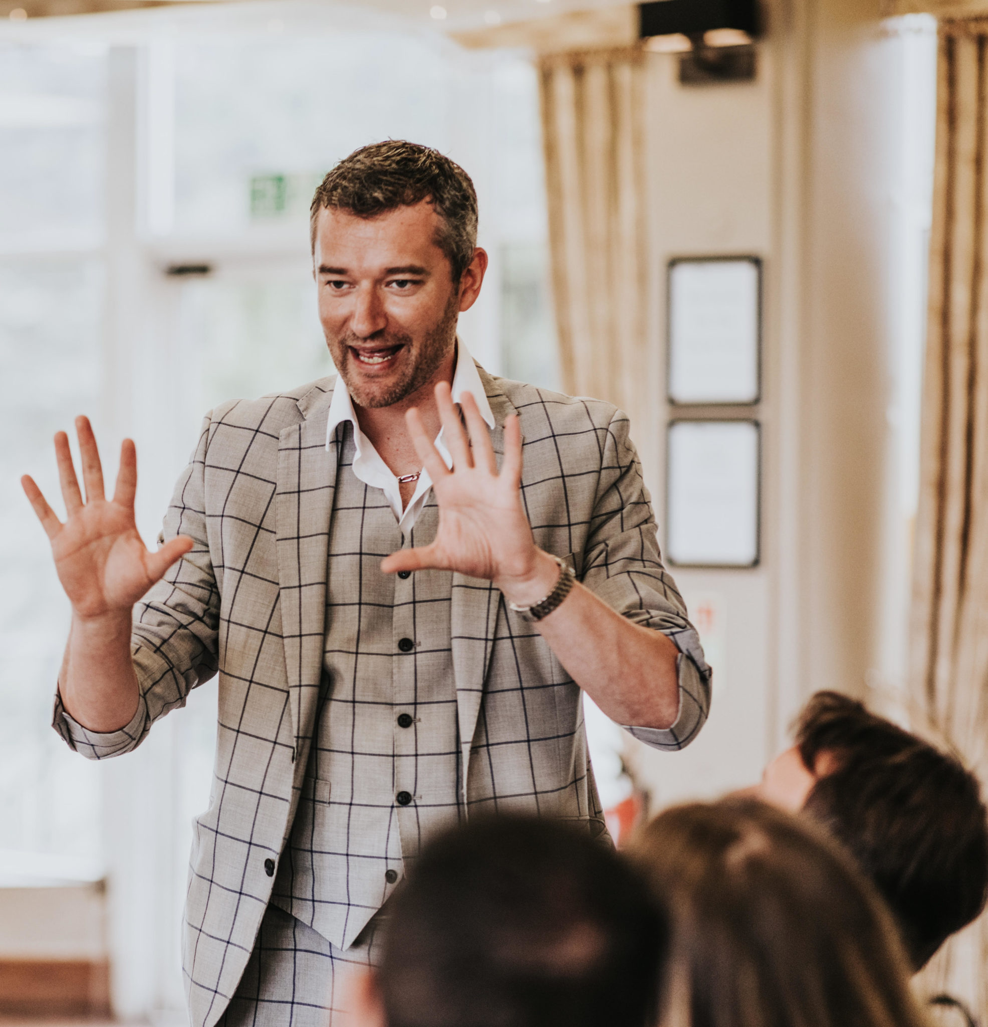 Nicolas Clément : conférence d'un magicien qui résout tous les problèmes